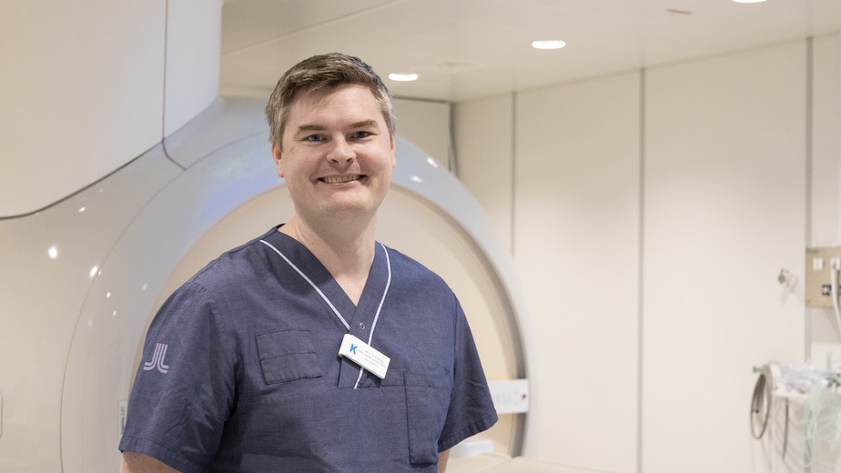 Tobias forskar för bättre diagnostik och behandlingar av multipel skleros